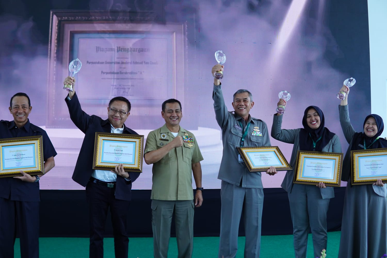 Perpustakaan Unjaya Menerima Penghargaan dari YKEP